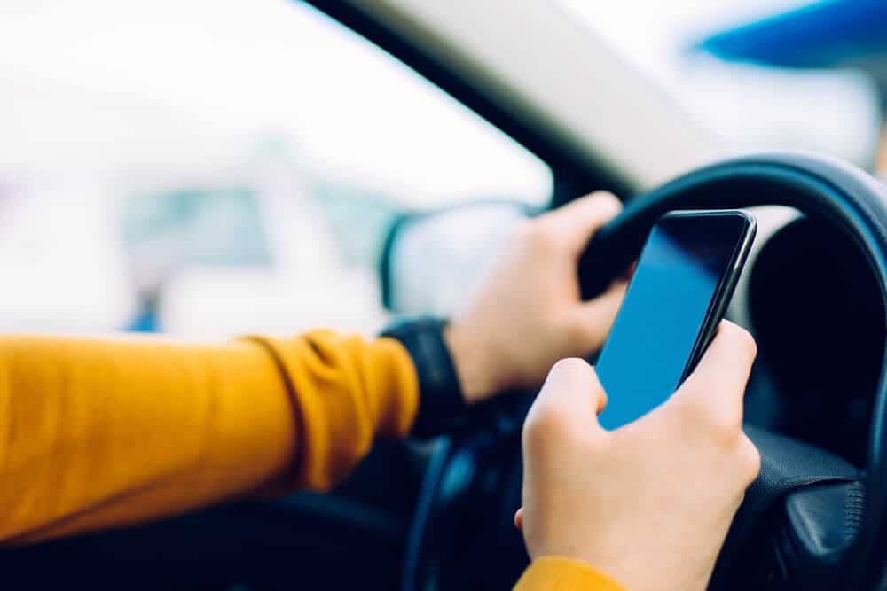 How Texting While Driving Causes Truck Accidents - Veron Bice LLC ...